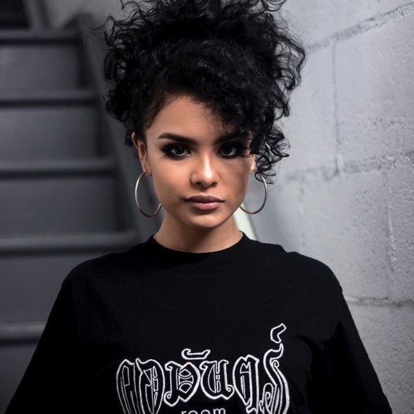 Qué es el frizz y cómo evitarlo | L´Oréal Paris Colombia